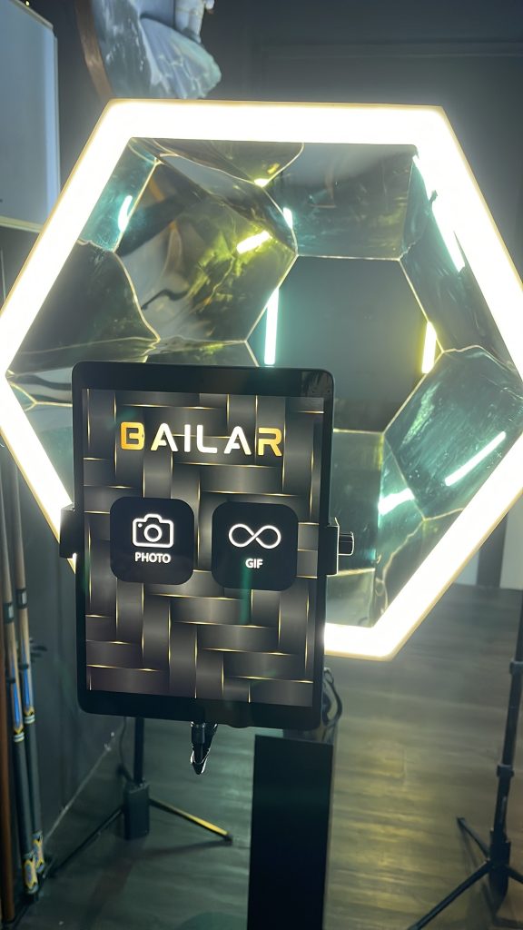 Kaleidoscope Booth - Real Reflective Mirror Effects!